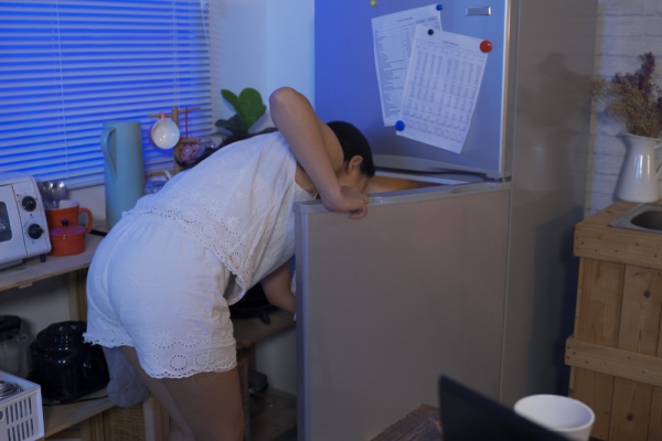 Can’t Stop Snacking at Night? Here’s What It Really Means - Medical ...